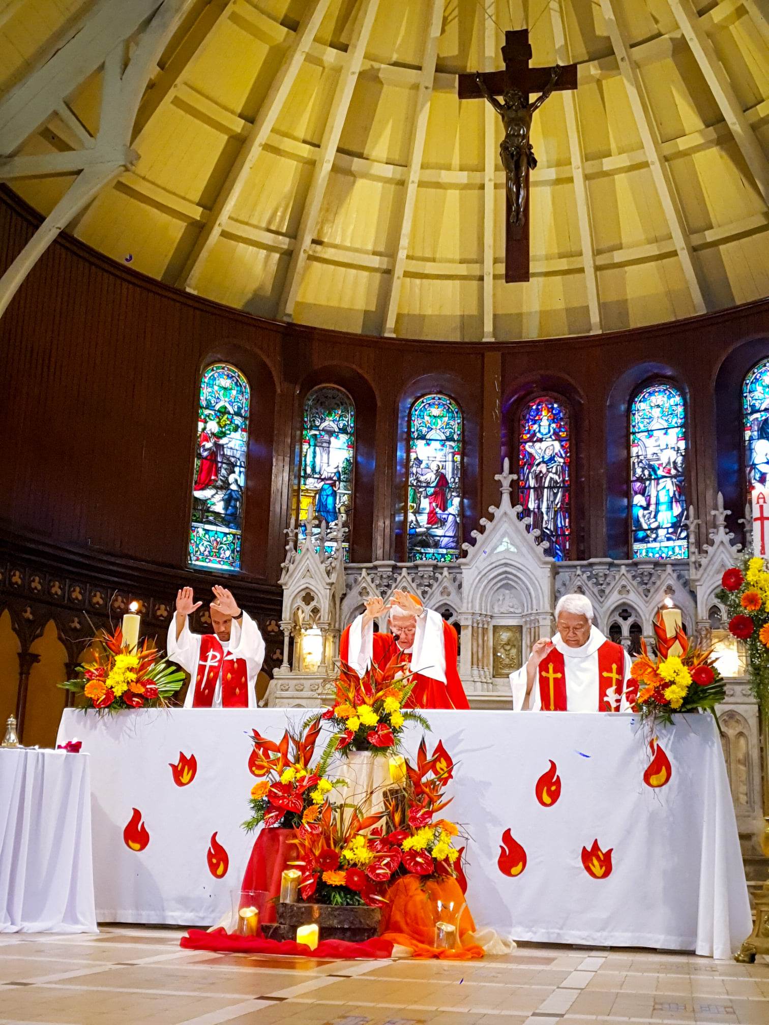 Célébration du sacrement de la confirmation présidée par le Cardinal ...
