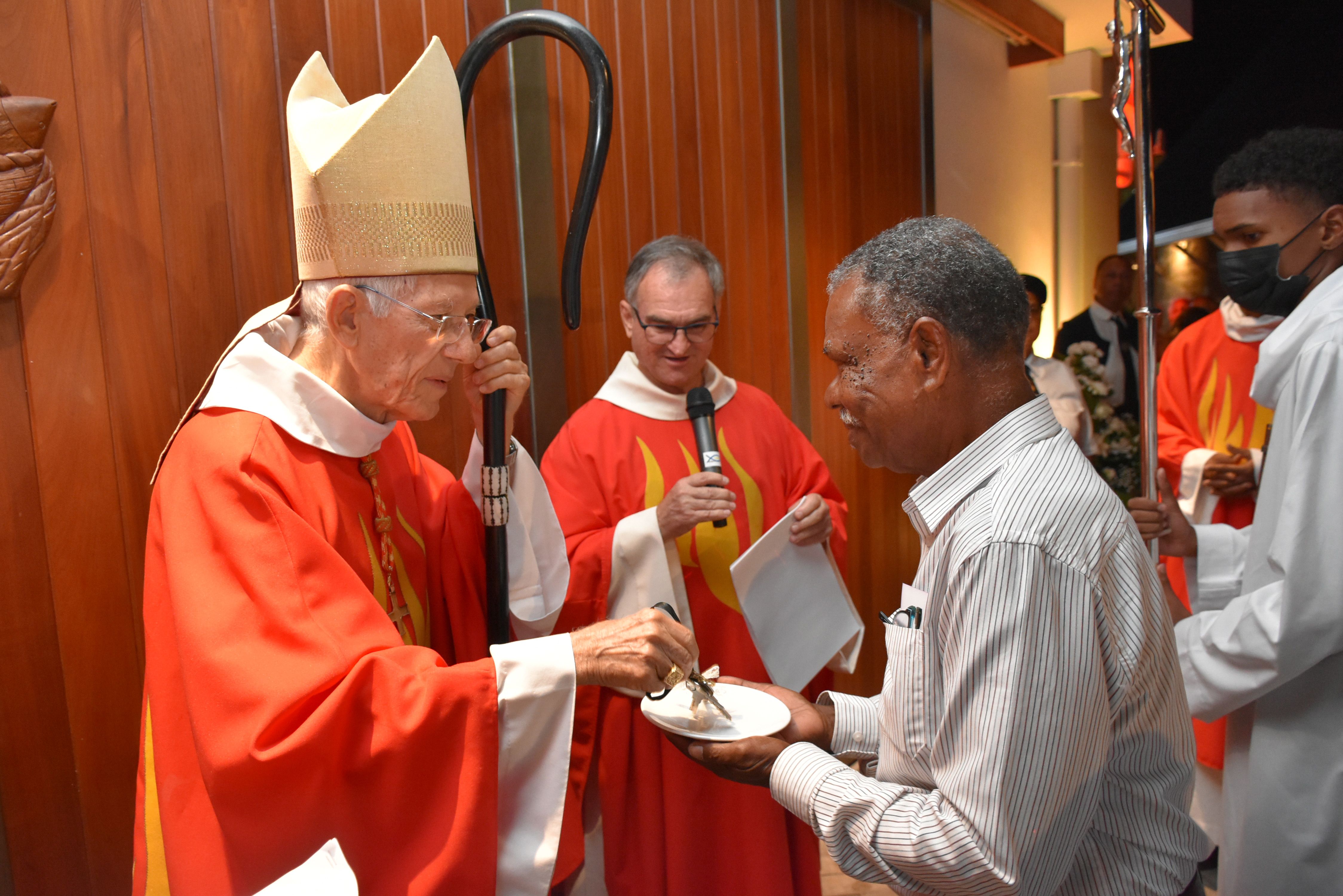 Consécration de la chapelle Sacré Coeur de Jésus à Glen Park - Diocese ...